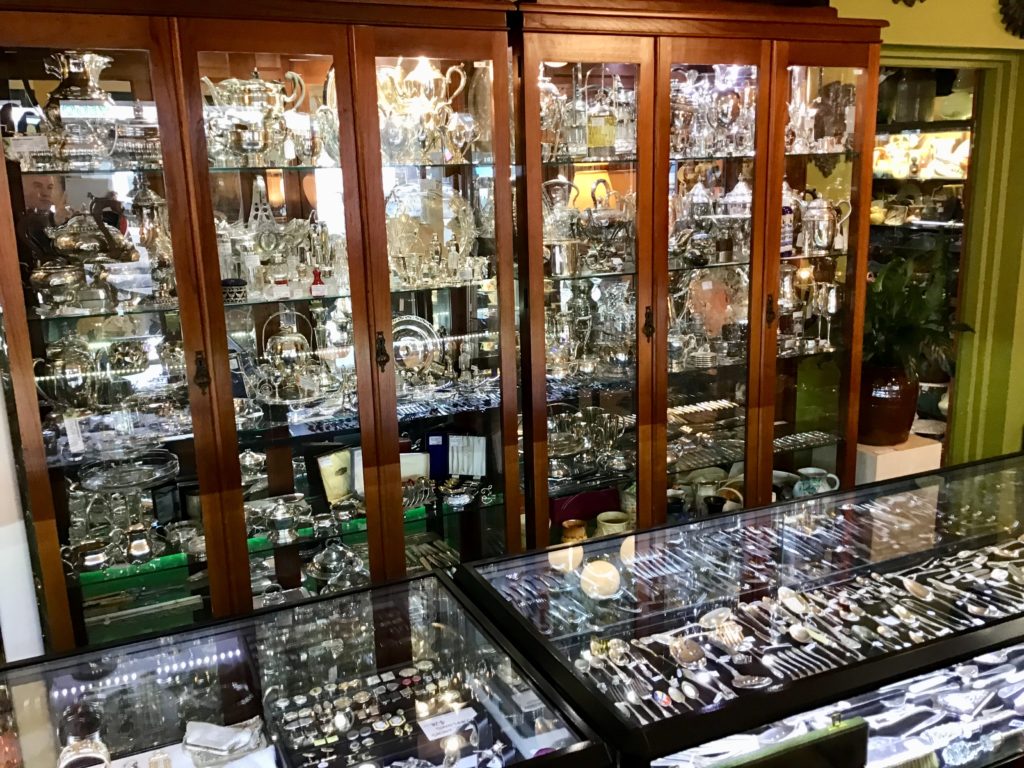 GOOD RANGE OF SILVER - Islington Antiques and Interiors
